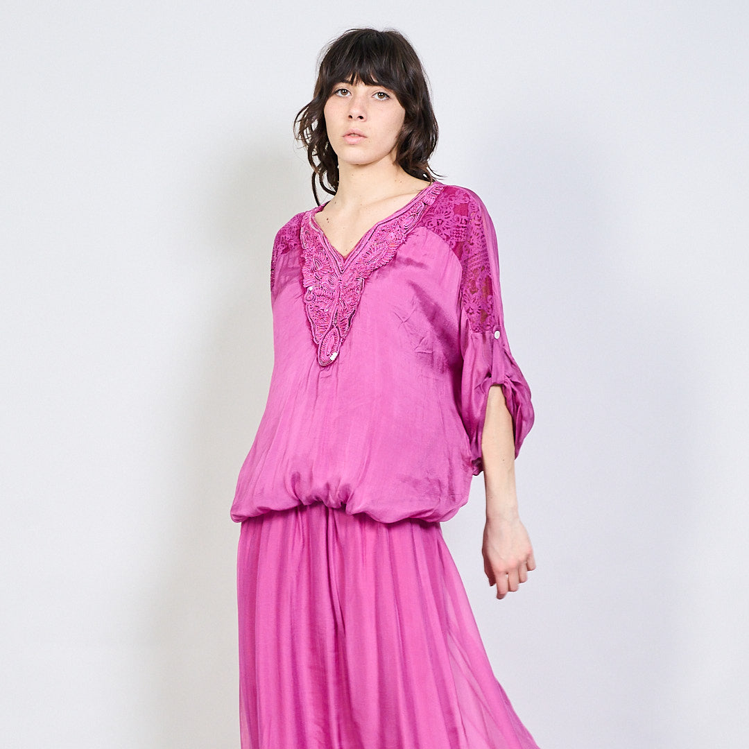 Blouses with embroidered V-neck and lace shoulder wholesale – LEIVIP