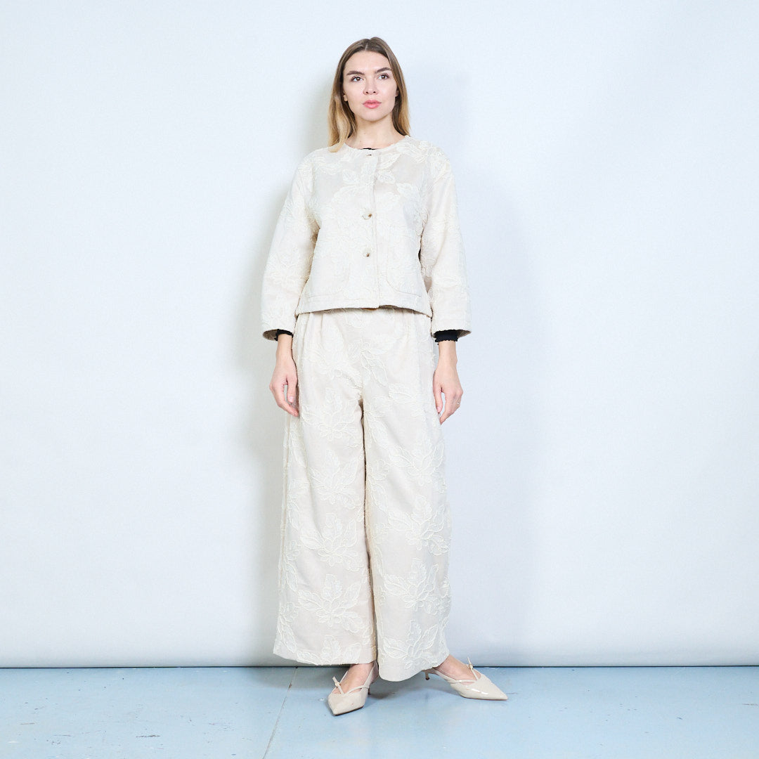 heim rechts statement hose mit weitem bein und blumenstickerei im ...