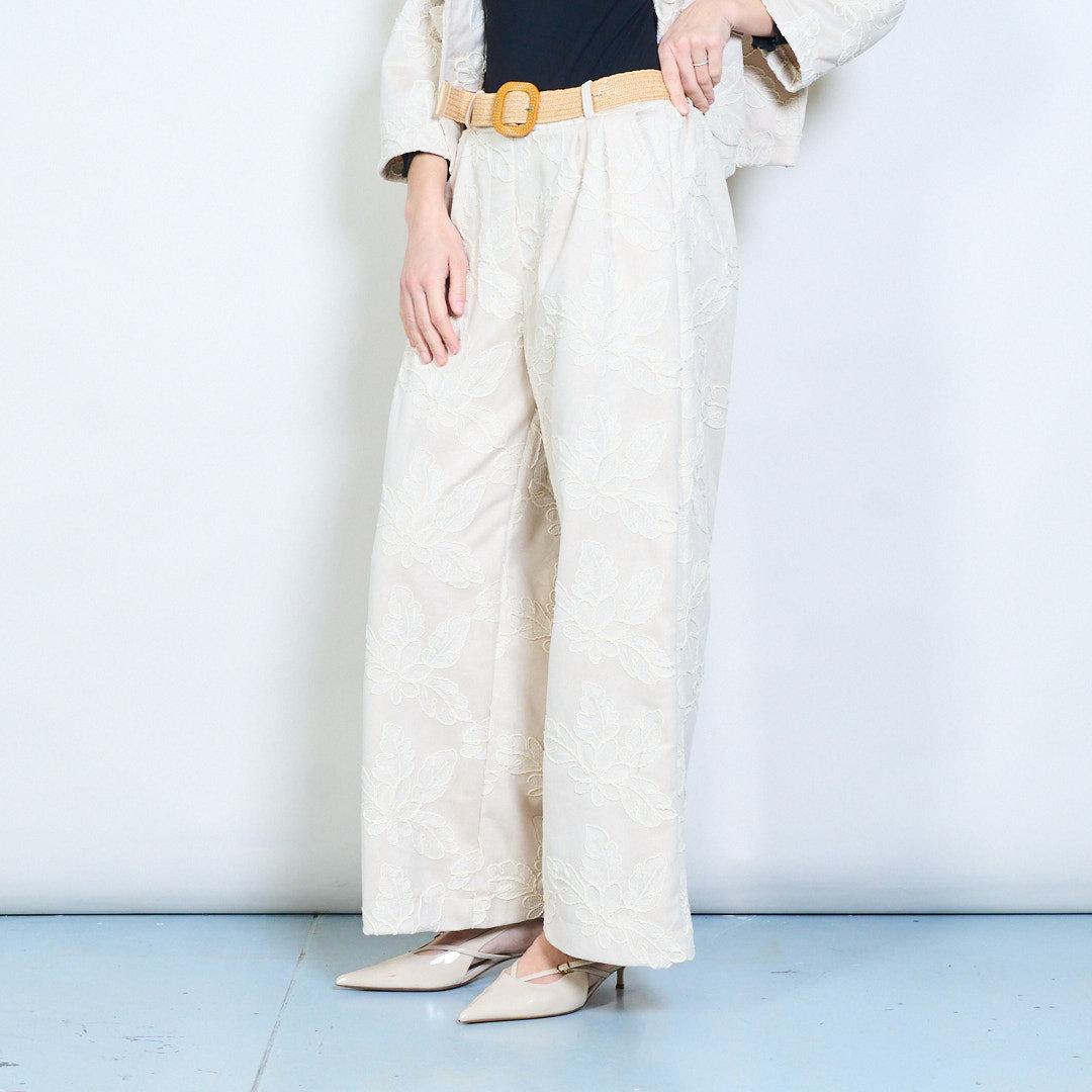 heim rechts statement hose mit weitem bein und blumenstickerei im ...